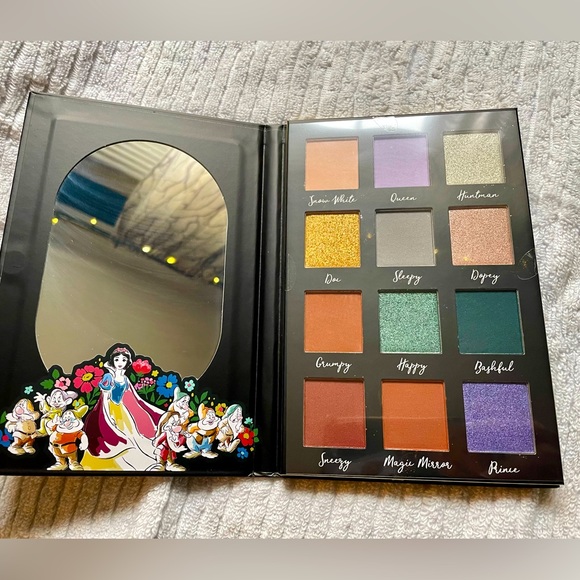 Disney | Makeup | 225 Disney Snow White Eyeshadow Palette Makeup Beauty ...